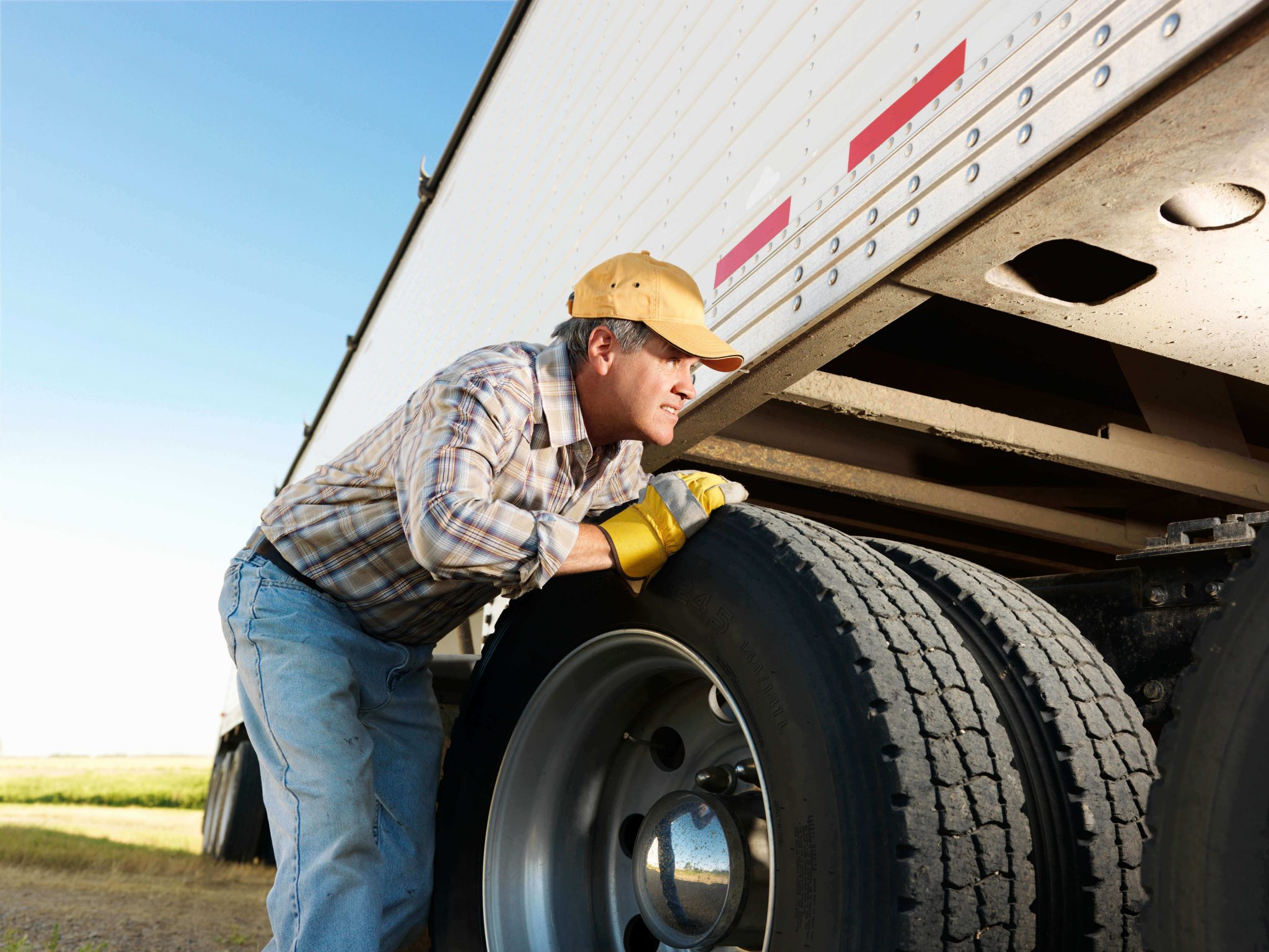 17 Must-Have Truck Driver Tools and Accessories | Fleet Care Group Inc.